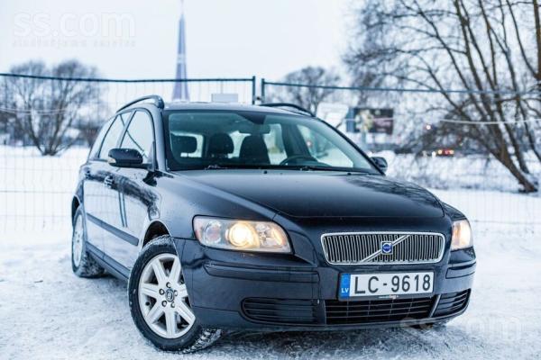 Melns Volvo V50 2004 Rīga, ar dzinēja tilpumu 2.00 L un nobraukumu 451 tūkst. km par 2690 €, foto 2 vietnē AUTOMOTO.COM.LV