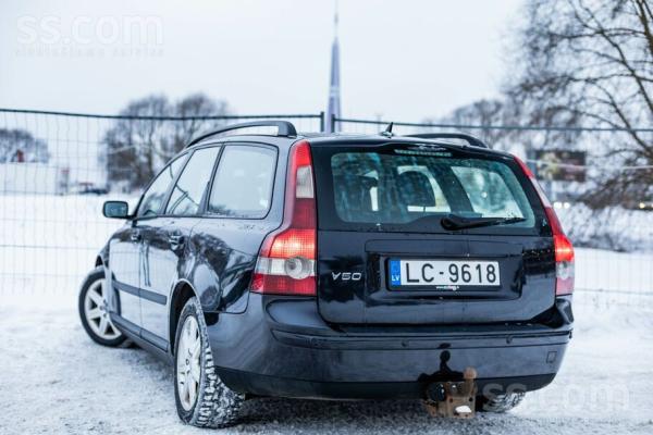 Black Volvo V50 2004 in Riga, with an engine capacity of 2.00 L and mileage of 451 thousand km for 2690 €, photo 6 on AUTOMOTO.COM.LV