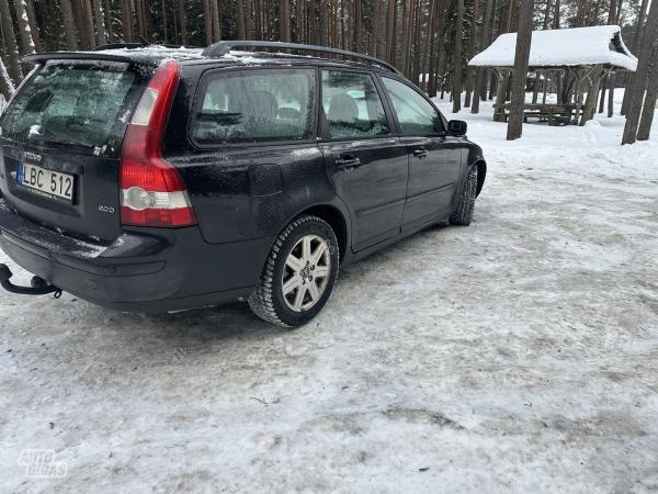 Melns Volvo V50 2004 Skuodas, ar dzinēja tilpumu 2.00 L un nobraukumu 304 tūkst. km par 1500 €, foto 3 vietnē AUTOMOTO.COM.LV