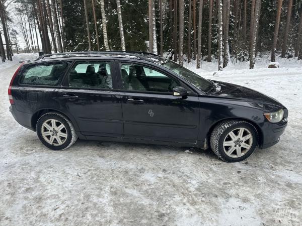 Melns Volvo V50 2004 Skuodas, ar dzinēja tilpumu 2.00 L un nobraukumu 304 tūkst. km par 1500 €, foto 5 vietnē AUTOMOTO.COM.LV