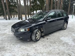 Black Volvo V50 2004 in Skuodas, with an engine capacity of 2.00 L and mileage of 304 thousand km for 1500 €, photo 7 on AUTOMOTO.COM.LV