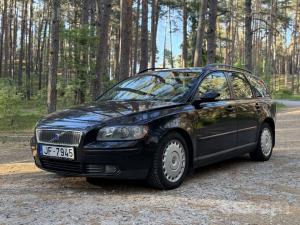 Melns Volvo V50 2004 Rīga, ar dzinēja tilpumu 2.00 L un nobraukumu 311 tūkst. km par 1590 €, foto  vietnē AUTOMOTO.COM.LV