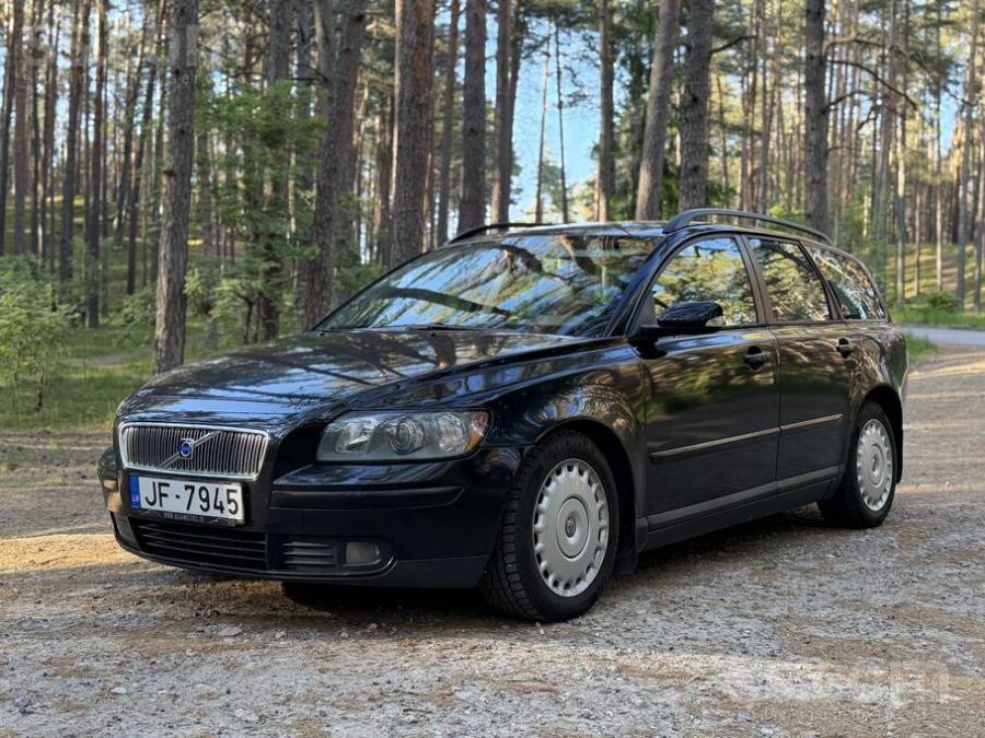 Черный Вольво В50 2004 в Рига, объемом двигателя 2.00 л и пробегом 311 тыс. км за 1590 €, фото 1 на AUTOMOTO.COM.LV