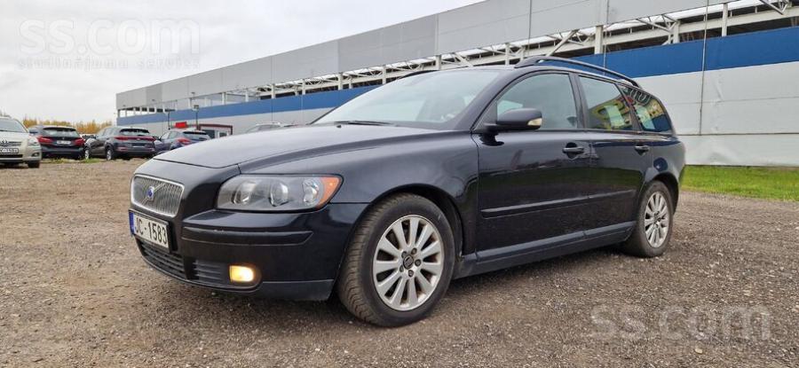 Black Volvo V50 2004 in Daugavpils, with an engine capacity of 2.00 L and mileage of 255 thousand km for 1999 €, photo 1 on AUTOMOTO.COM.LV