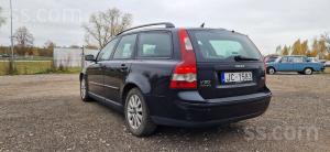 Black Volvo V50 2004 in Daugavpils, with an engine capacity of 2.00 L and mileage of 255 thousand km for 1999 €, photo 4 on AUTOMOTO.COM.LV