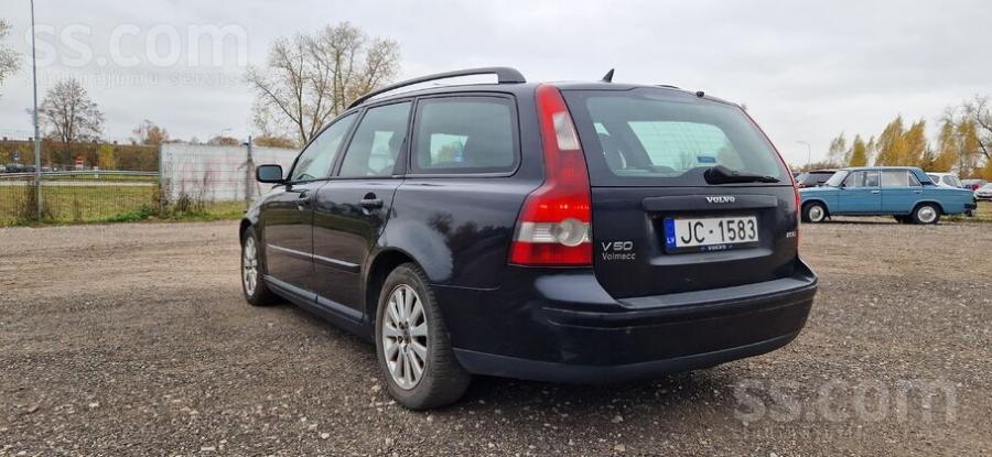 Black Volvo V50 2004 in Daugavpils, with an engine capacity of 2.00 L and mileage of 255 thousand km for 1999 €, photo 4 on AUTOMOTO.COM.LV