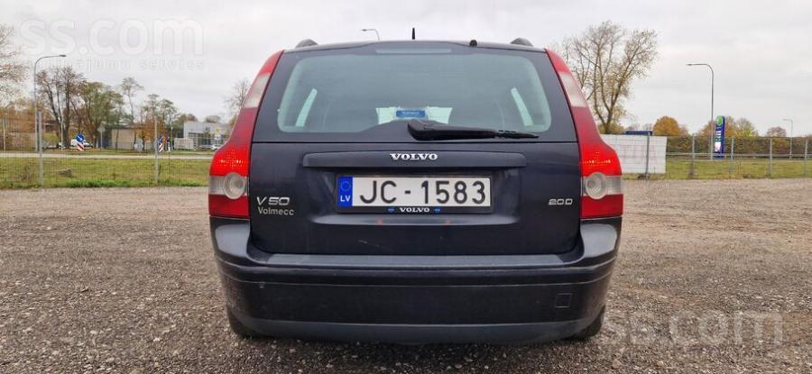 Black Volvo V50 2004 in Daugavpils, with an engine capacity of 2.00 L and mileage of 255 thousand km for 1999 €, photo 5 on AUTOMOTO.COM.LV