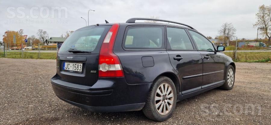 Black Volvo V50 2004 in Daugavpils, with an engine capacity of 2.00 L and mileage of 255 thousand km for 1999 €, photo 6 on AUTOMOTO.COM.LV