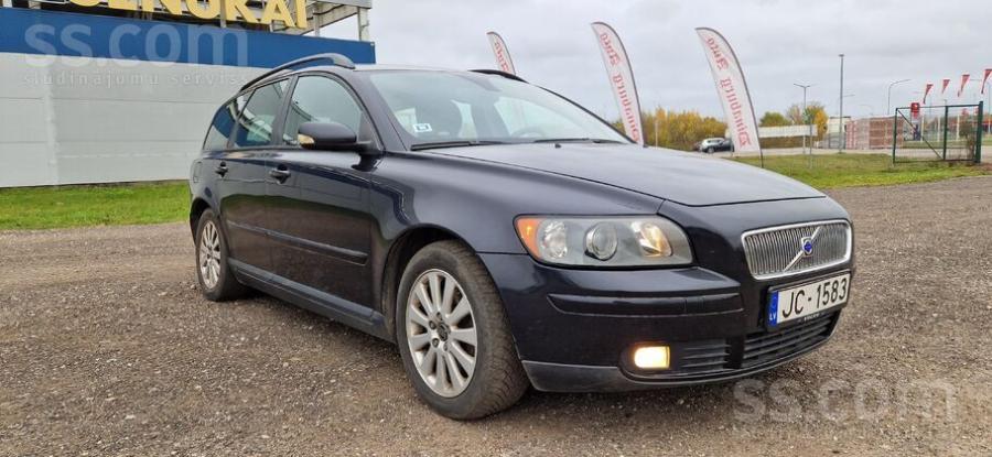 Black Volvo V50 2004 in Daugavpils, with an engine capacity of 2.00 L and mileage of 255 thousand km for 1999 €, photo 8 on AUTOMOTO.COM.LV