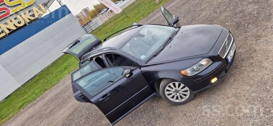 Black Volvo V50 2004 in Daugavpils, with an engine capacity of 2.00 L and mileage of 255 thousand km for 1999 €, photo 34 on AUTOMOTO.COM.LV