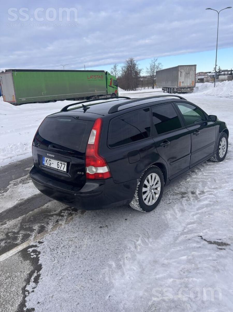 Черный Вольво В50 2004 в Резекне, объемом двигателя 2.00 л и пробегом 269 тыс. км за 1750 €, фото 5 на AUTOMOTO.COM.LV