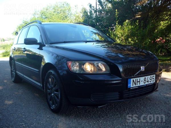 Melns Volvo V50 2004 Cēsis, ar dzinēja tilpumu 2.00 L un nobraukumu 279 tūkst. km par 1750 €, foto 1 vietnē AUTOMOTO.COM.LV