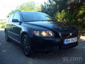 Black Volvo V50 2004 in Cesis, with an engine capacity of 2.00 L and mileage of 279 thousand km for 1750 €, photo  on AUTOMOTO.COM.LV
