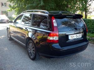 Black Volvo V50 2004 in Cesis, with an engine capacity of 2.00 L and mileage of 279 thousand km for 1750 €, photo 3 on AUTOMOTO.COM.LV