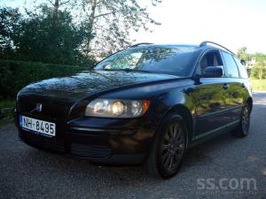 Black Volvo V50 2004 in Cesis, with an engine capacity of 2.00 L and mileage of 279 thousand km for 1750 €, photo 4 on AUTOMOTO.COM.LV
