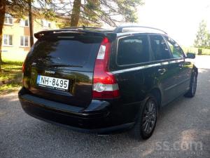Black Volvo V50 2004 in Cesis, with an engine capacity of 2.00 L and mileage of 279 thousand km for 1750 €, photo 5 on AUTOMOTO.COM.LV