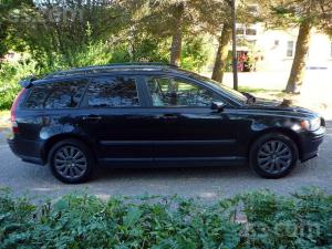 Black Volvo V50 2004 in Cesis, with an engine capacity of 2.00 L and mileage of 279 thousand km for 1750 €, photo 6 on AUTOMOTO.COM.LV