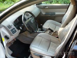 Black Volvo V50 2004 in Cesis, with an engine capacity of 2.00 L and mileage of 279 thousand km for 1750 €, photo 12 on AUTOMOTO.COM.LV