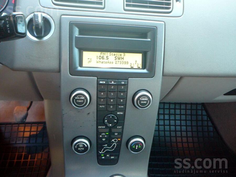Black Volvo V50 2004 in Cesis, with an engine capacity of 2.00 L and mileage of 279 thousand km for 1750 €, photo 13 on AUTOMOTO.COM.LV