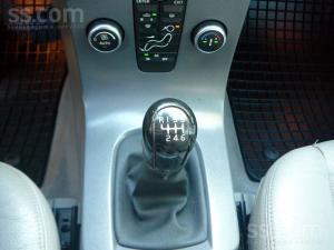 Black Volvo V50 2004 in Cesis, with an engine capacity of 2.00 L and mileage of 279 thousand km for 1750 €, photo 14 on AUTOMOTO.COM.LV