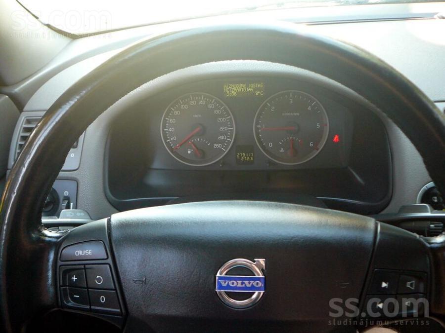 Black Volvo V50 2004 in Cesis, with an engine capacity of 2.00 L and mileage of 279 thousand km for 1750 €, photo 16 on AUTOMOTO.COM.LV