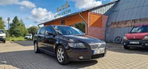 Black Volvo V50 2004 in Valmiera, with an engine capacity of 2.00 L and mileage of 388 thousand km for 1250 €, photo  on AUTOMOTO.COM.LV
