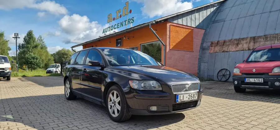 Melns Volvo V50 2004 Valmiera, ar dzinēja tilpumu 2.00 L un nobraukumu 388 tūkst. km par 1250 €, foto 1 vietnē AUTOMOTO.COM.LV