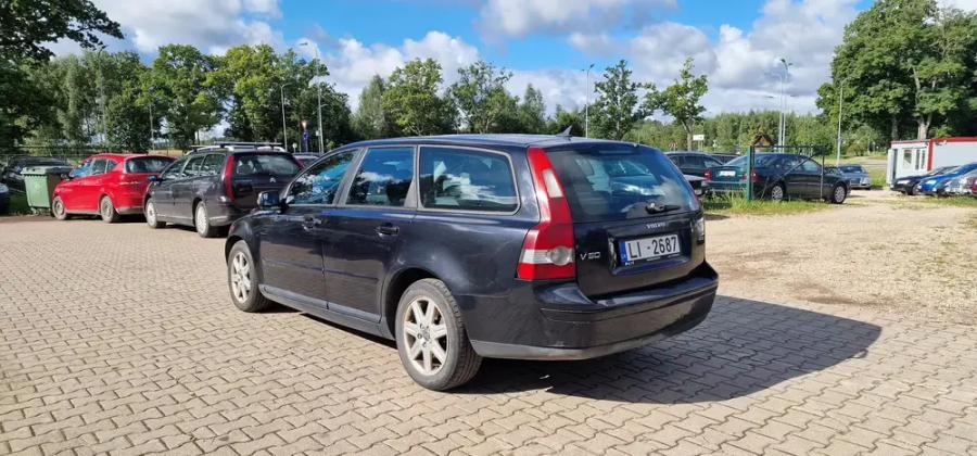 Melns Volvo V50 2004 Valmiera, ar dzinēja tilpumu 2.00 L un nobraukumu 388 tūkst. km par 1250 €, foto 5 vietnē AUTOMOTO.COM.LV