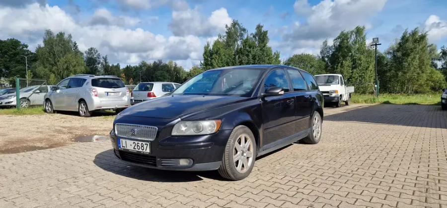 Melns Volvo V50 2004 Valmiera, ar dzinēja tilpumu 2.00 L un nobraukumu 388 tūkst. km par 1250 €, foto 7 vietnē AUTOMOTO.COM.LV