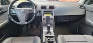 Melns Volvo V50 2004 Valmiera, ar dzinēja tilpumu 2.00 L un nobraukumu 388 tūkst. km par 1250 €, foto 8 vietnē AUTOMOTO.COM.LV