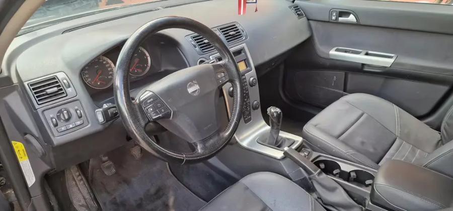 Melns Volvo V50 2004 Valmiera, ar dzinēja tilpumu 2.00 L un nobraukumu 388 tūkst. km par 1250 €, foto 9 vietnē AUTOMOTO.COM.LV