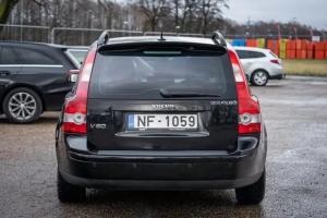 Melns Volvo V50 2004 Liepāja, ar dzinēja tilpumu 2.00 L un nobraukumu 333 tūkst. km par 3250 €, foto 4 vietnē AUTOMOTO.COM.LV