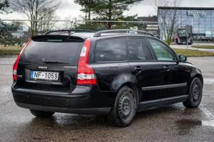 Melns Volvo V50 2004 Liepāja, ar dzinēja tilpumu 2.00 L un nobraukumu 333 tūkst. km par 3250 €, foto 5 vietnē AUTOMOTO.COM.LV