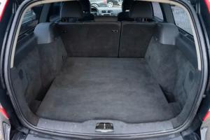Melns Volvo V50 2004 Liepāja, ar dzinēja tilpumu 2.00 L un nobraukumu 333 tūkst. km par 3250 €, foto 11 vietnē AUTOMOTO.COM.LV