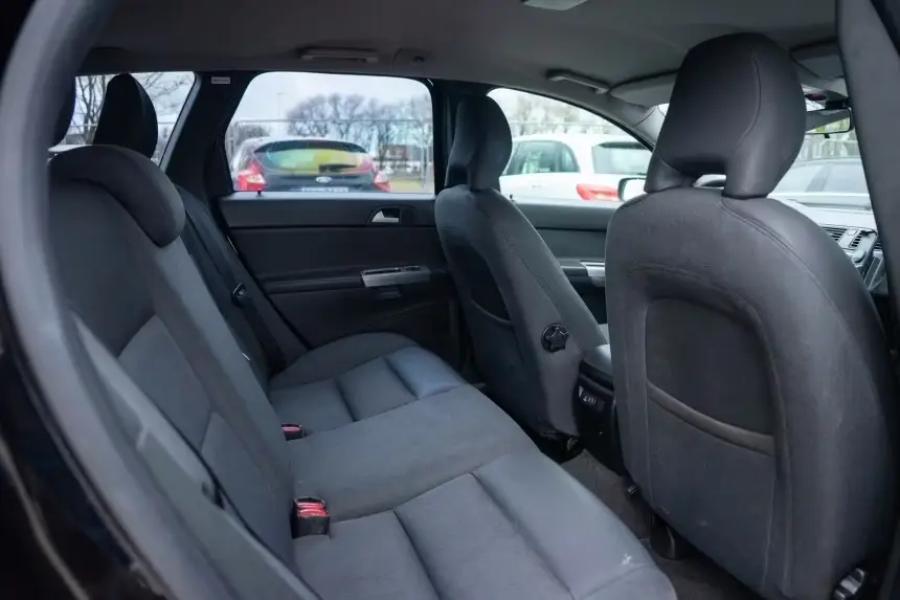 Melns Volvo V50 2004 Liepāja, ar dzinēja tilpumu 2.00 L un nobraukumu 333 tūkst. km par 3250 €, foto 12 vietnē AUTOMOTO.COM.LV