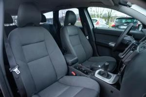 Melns Volvo V50 2004 Liepāja, ar dzinēja tilpumu 2.00 L un nobraukumu 333 tūkst. km par 3250 €, foto 13 vietnē AUTOMOTO.COM.LV