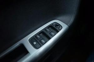 Melns Volvo V50 2004 Liepāja, ar dzinēja tilpumu 2.00 L un nobraukumu 333 tūkst. km par 3250 €, foto 17 vietnē AUTOMOTO.COM.LV