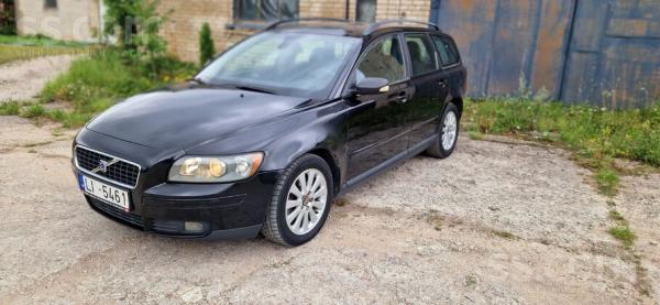 Black Volvo V50 2004 in Talsi, with an engine capacity of 2.00 L and mileage of 320 thousand km for 950 €, photo 1 on AUTOMOTO.COM.LV
