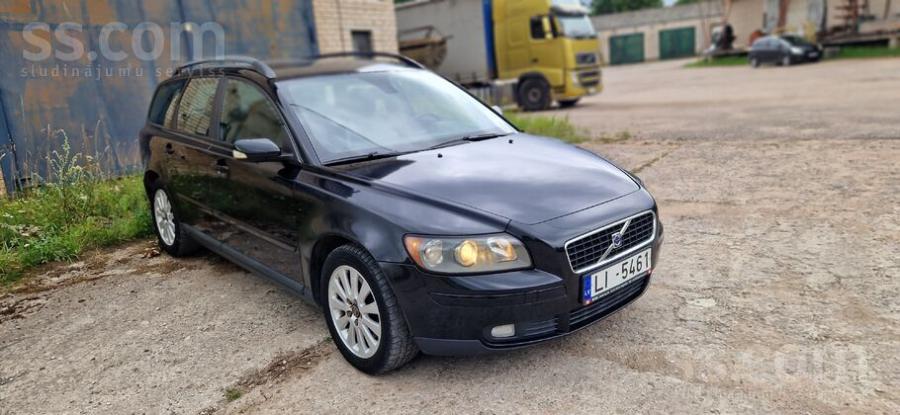 Melns Volvo V50 2004 Talsi, ar dzinēja tilpumu 2.00 L un nobraukumu 320 tūkst. km par 950 €, foto 3 vietnē AUTOMOTO.COM.LV