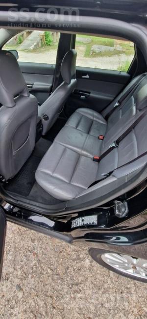 Melns Volvo V50 2004 Talsi, ar dzinēja tilpumu 2.00 L un nobraukumu 320 tūkst. km par 950 €, foto 6 vietnē AUTOMOTO.COM.LV