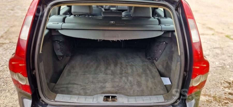 Melns Volvo V50 2004 Talsi, ar dzinēja tilpumu 2.00 L un nobraukumu 320 tūkst. km par 950 €, foto 9 vietnē AUTOMOTO.COM.LV