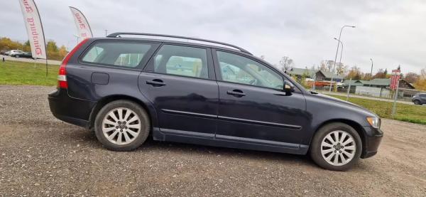 Melns Volvo V50 2004 Daugavpils, ar dzinēja tilpumu 2.00 L un nobraukumu 255 tūkst. km par 1999 €, foto 6 vietnē AUTOMOTO.COM.LV