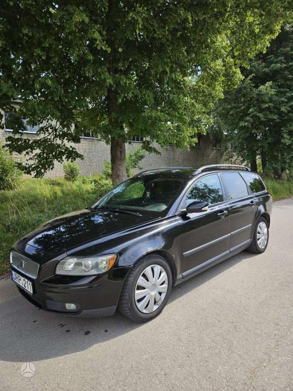Black Volvo V50 2004 in Telschi, with an engine capacity of 2.00 L and mileage of 311 thousand km for 950 €, photo 2 on AUTOMOTO.COM.LV