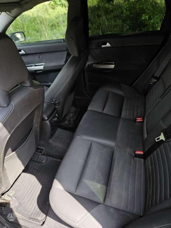 Black Volvo V50 2004 in Telschi, with an engine capacity of 2.00 L and mileage of 311 thousand km for 950 €, photo 9 on AUTOMOTO.COM.LV