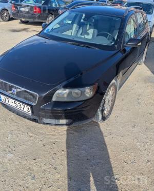 Melns Volvo V50 2004 Rīga, ar dzinēja tilpumu 2.00 L un nobraukumu 337 tūkst. km par 500 €, foto 3 vietnē AUTOMOTO.COM.LV