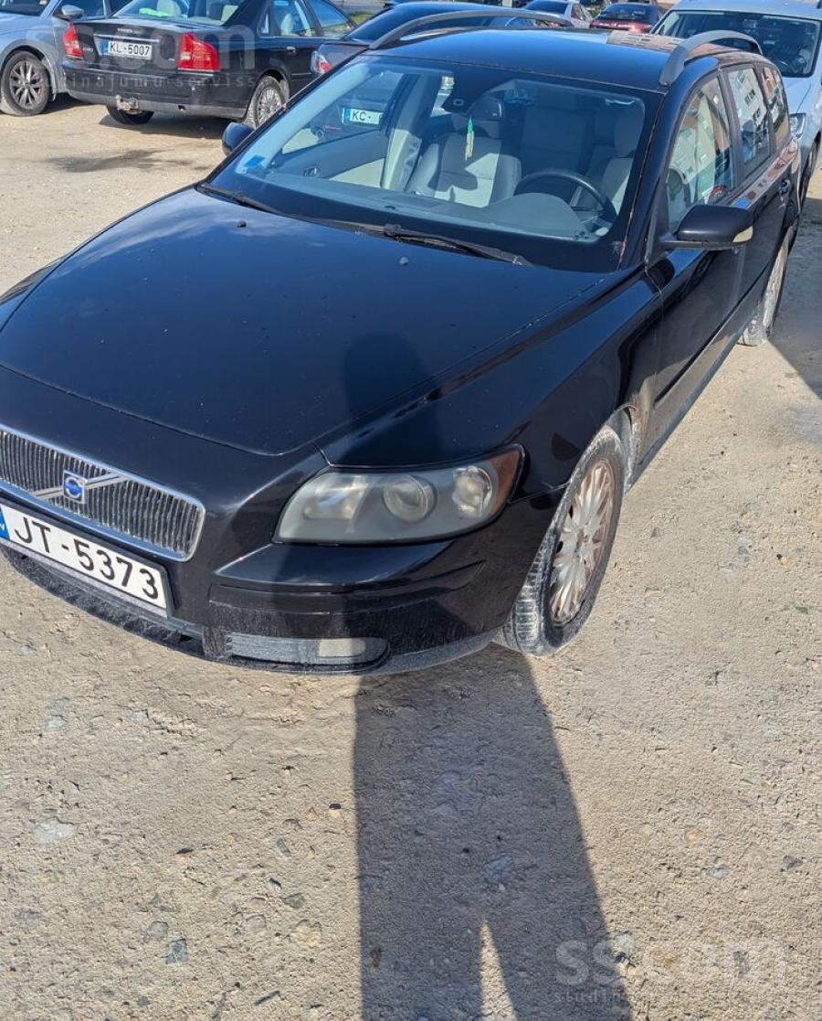 Melns Volvo V50 2004 Rīga, ar dzinēja tilpumu 2.00 L un nobraukumu 337 tūkst. km par 500 €, foto 3 vietnē AUTOMOTO.COM.LV