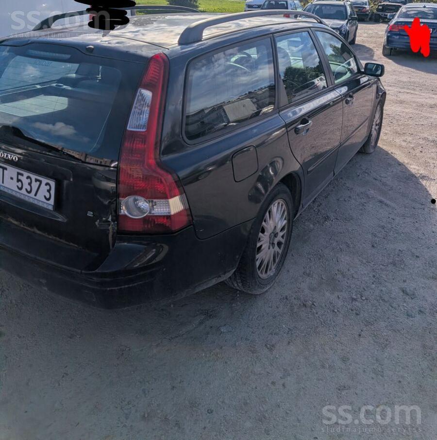 Melns Volvo V50 2004 Rīga, ar dzinēja tilpumu 2.00 L un nobraukumu 337 tūkst. km par 500 €, foto 4 vietnē AUTOMOTO.COM.LV