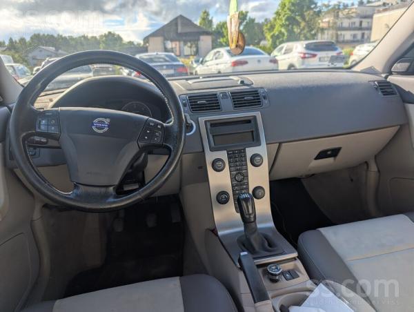 Volvo V50 2004 Rīga vietnē Melns Volvo V50 2004 Rīga, ar dzinēja tilpumu 2.00 L un nobraukumu 337 tūkst. km par 500 €, foto 6 vietnē AUTOMOTO.COM.LV