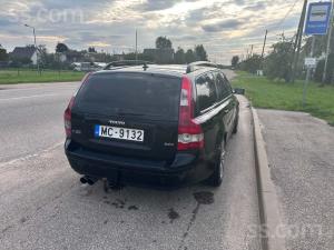Black Volvo V50 2004 in Daugavpils, with an engine capacity of 2.00 L and mileage of 502 thousand km for 1050 €, photo 3 on AUTOMOTO.COM.LV