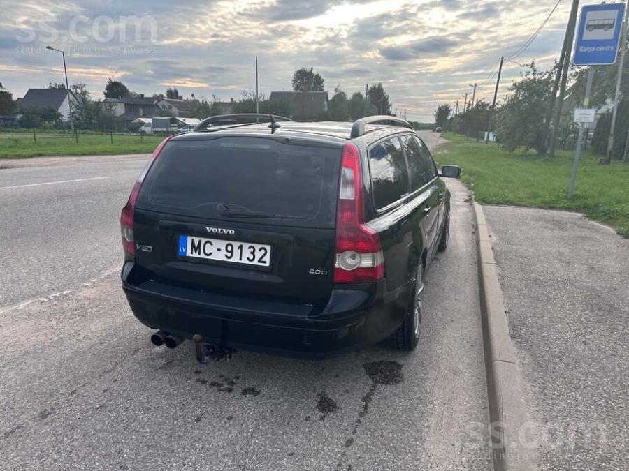 Black Volvo V50 2004 in Daugavpils, with an engine capacity of 2.00 L and mileage of 502 thousand km for 1050 €, photo 3 on AUTOMOTO.COM.LV